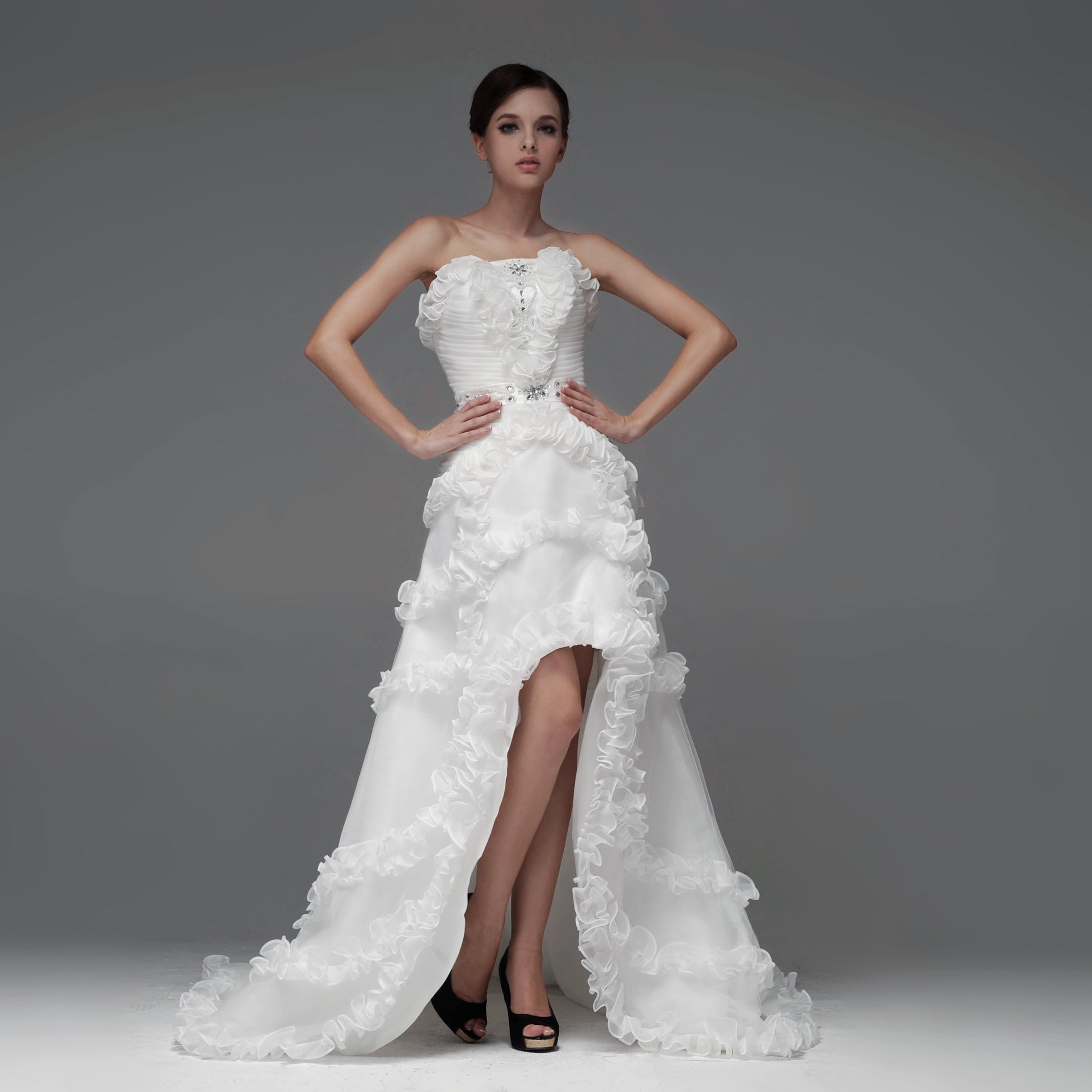 Abito da sposa corto con strascico Mod. Brigitta.